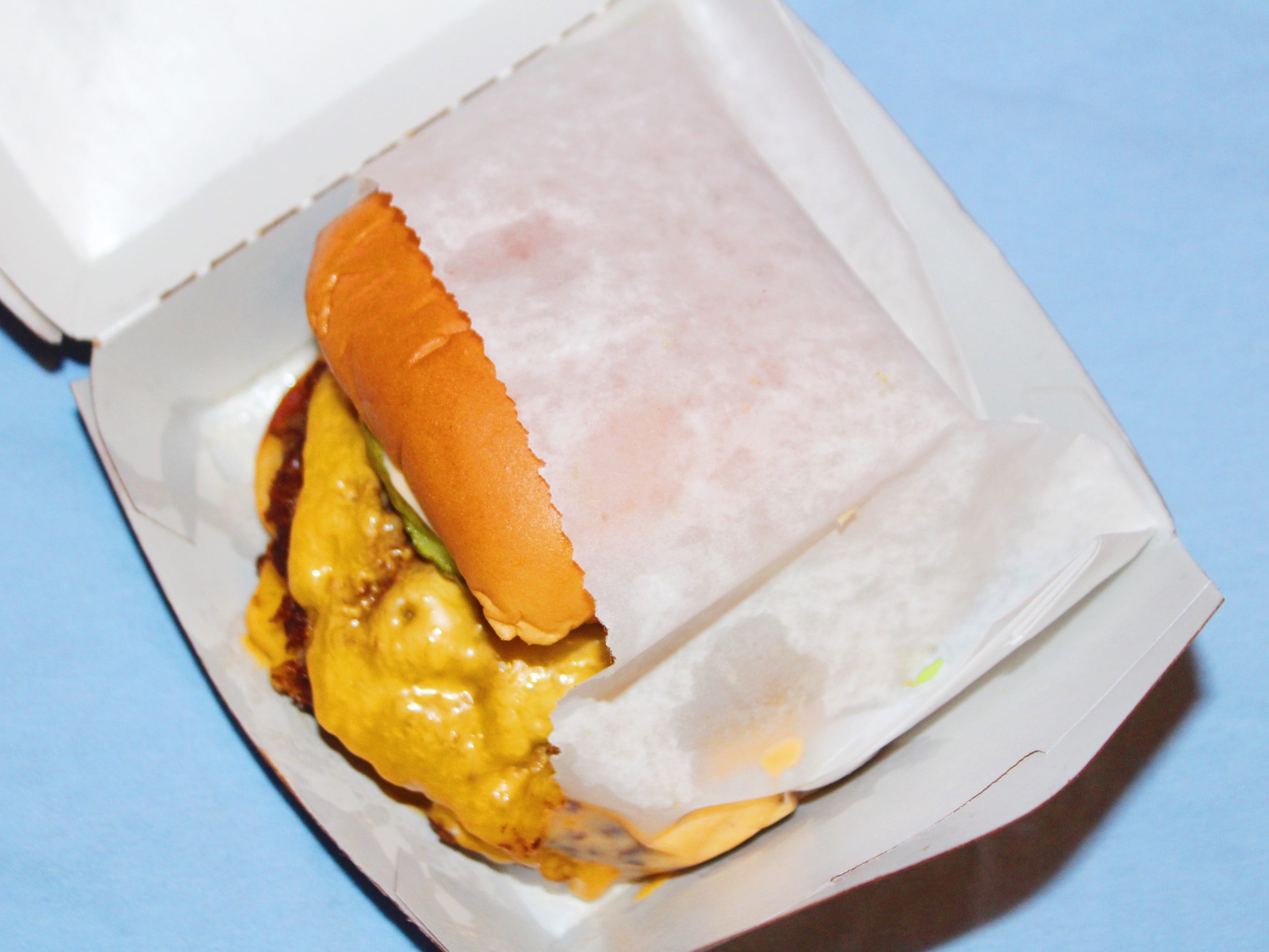 I tried the biggest burgers at 5 fast-food chains and ranked them from ...