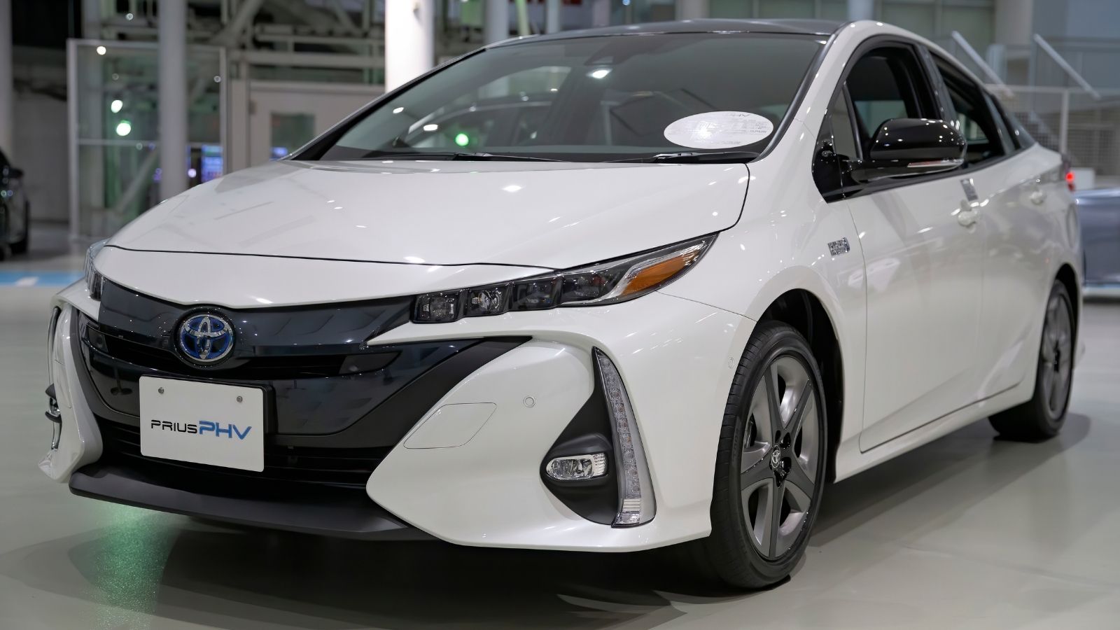 The Hybrids That Keep Rolling Past 250,000 Miles — And None of Them Are ...