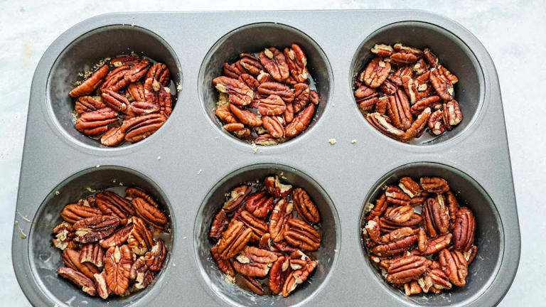 These little sticky buns remind us of individual monkey bread - easy ...