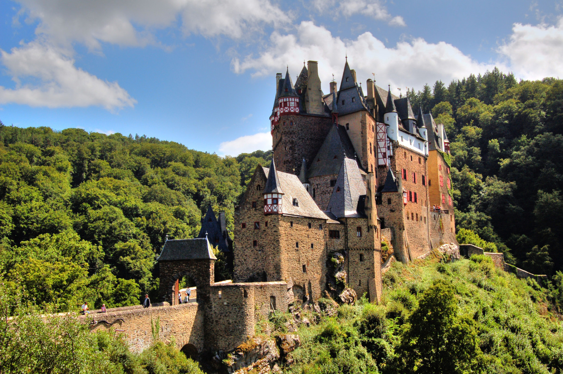Breathtaking castles that look straight out of a fairy tale