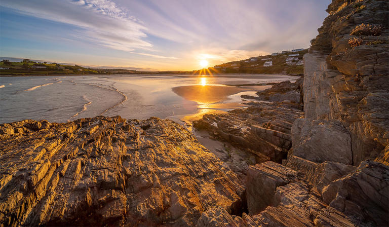 9 of the most breathtaking hidden Irish beaches to visit this summer