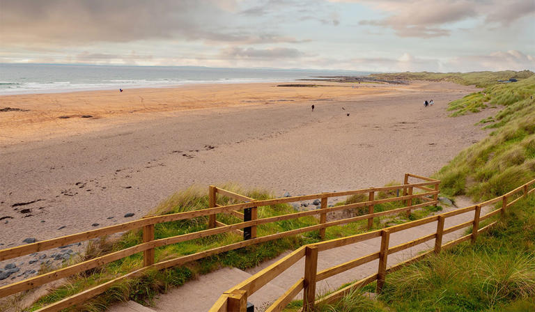 9 of the most breathtaking hidden Irish beaches to visit this summer