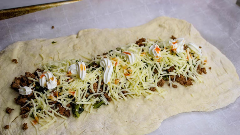 Delicious stuffed bread with a Tex-Mex flavor - beef & green chile ...
