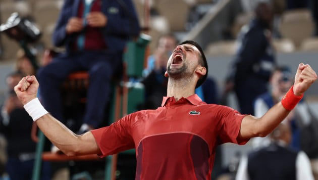 Novak Djokovic zittert sich ins Achtelfinale Novak Djokovic zittert sich ins Achtelfinale