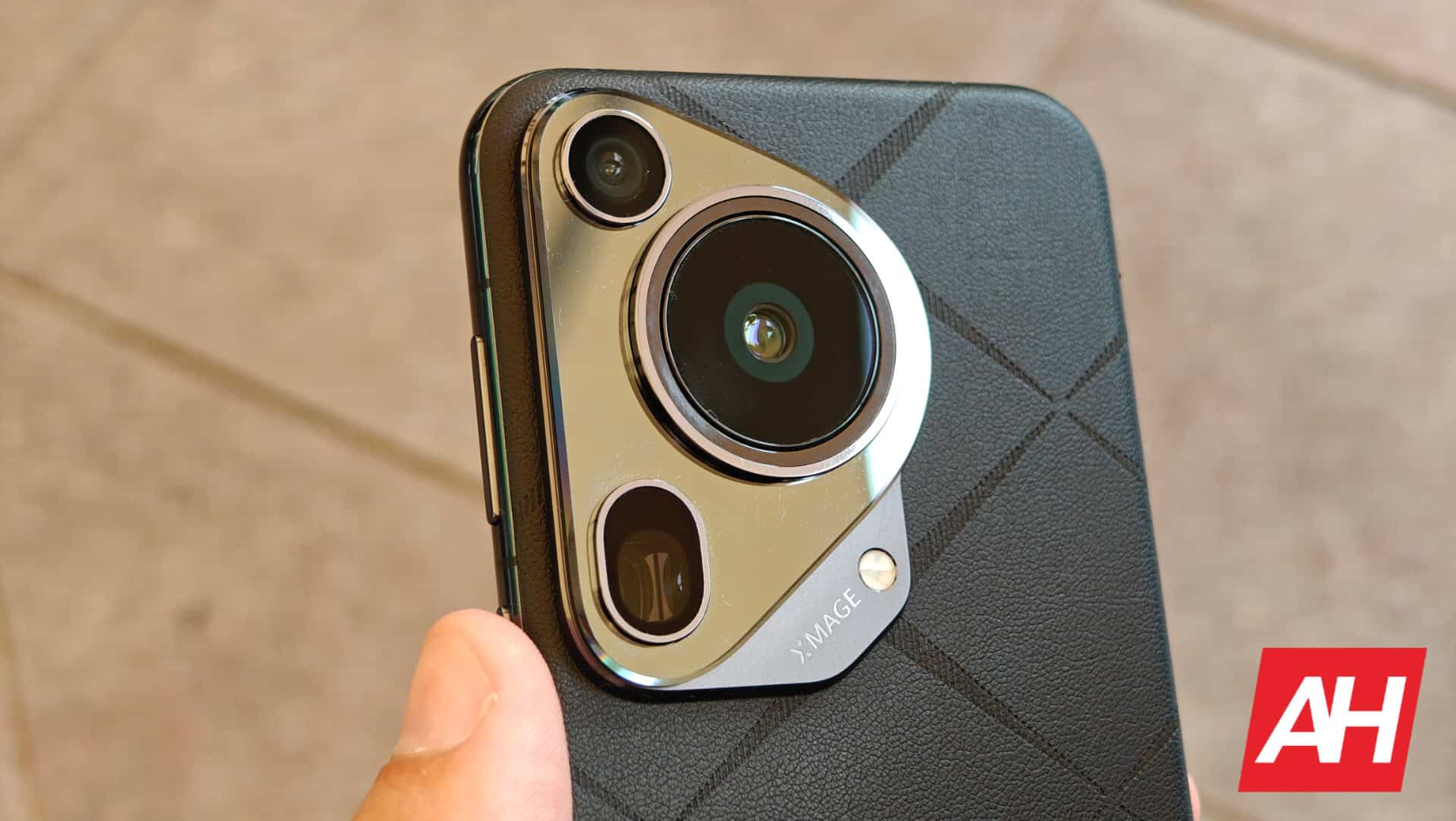 Huawei flagships might get a retractable periscope camera system