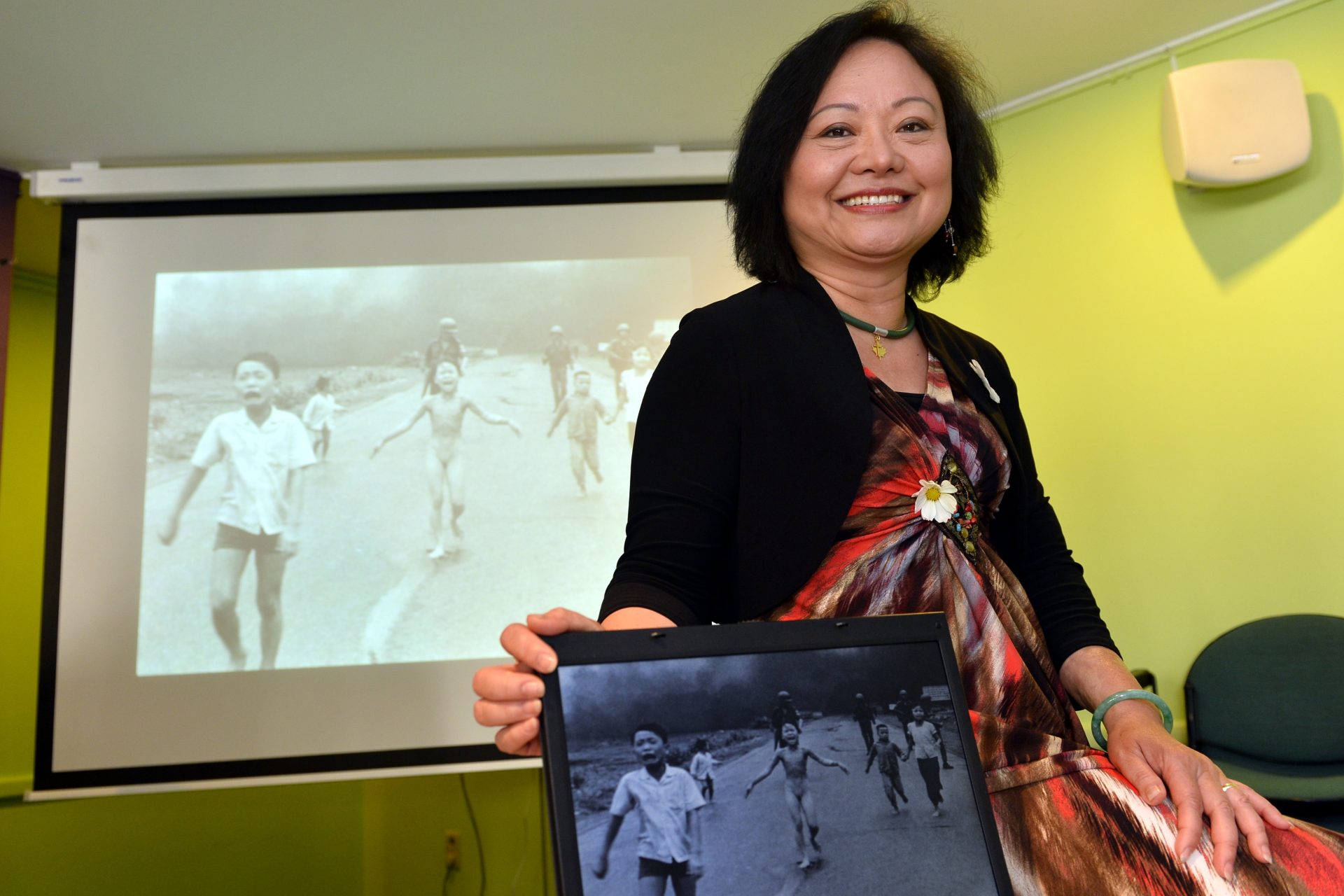 Who is the true author of the iconic 'Napalm Girl' photo?