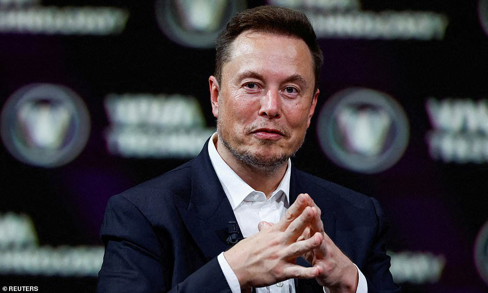 Elon Musk threatens to ban Apple devices from his companies Elon Musk threatens to ban Apple devices from his companies