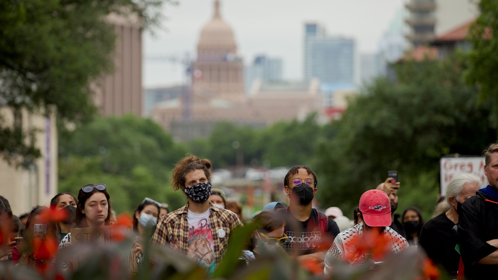 Texas Senators consider bills effectively banning masks in protests