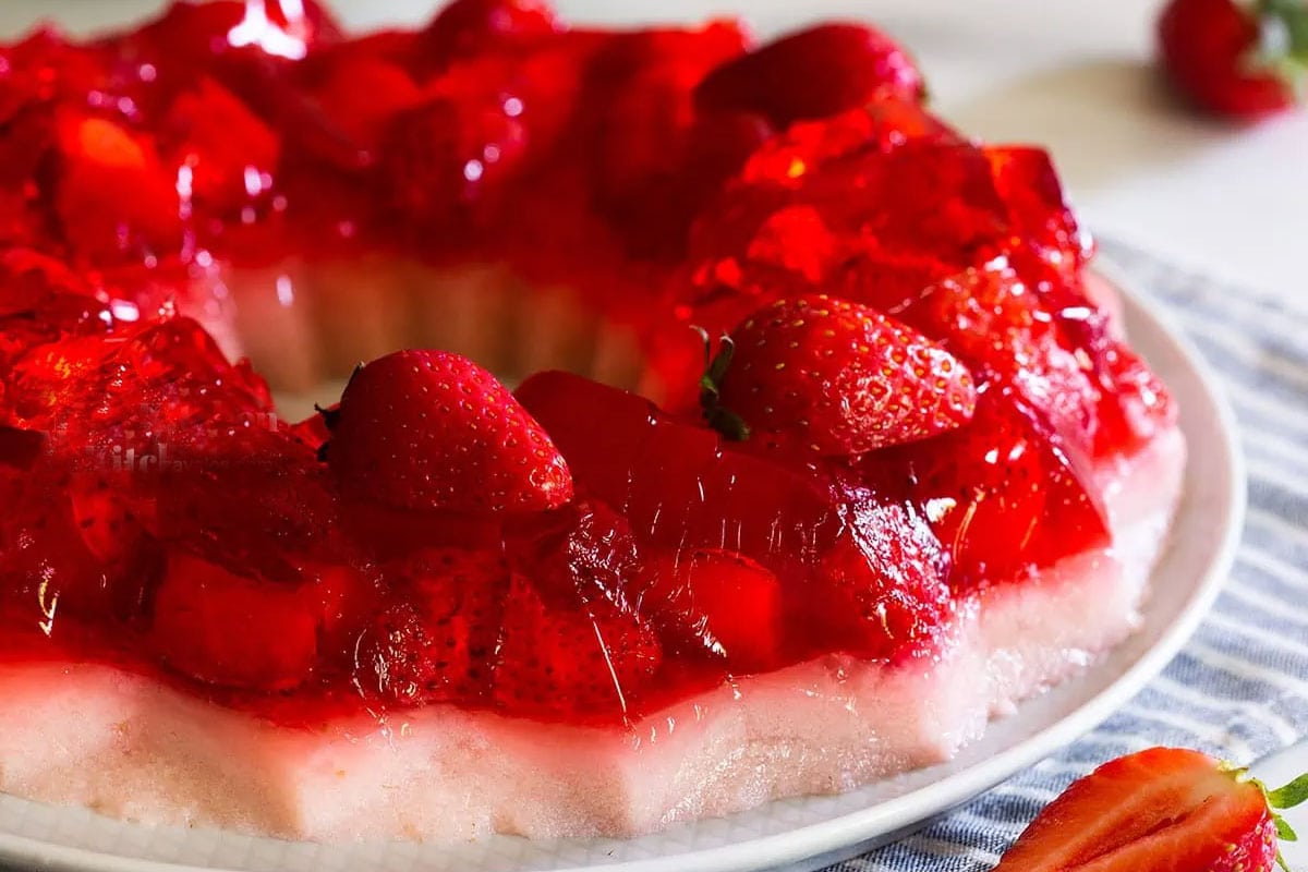 15 refreshing foods and drinks perfect for any warm-weather occasion