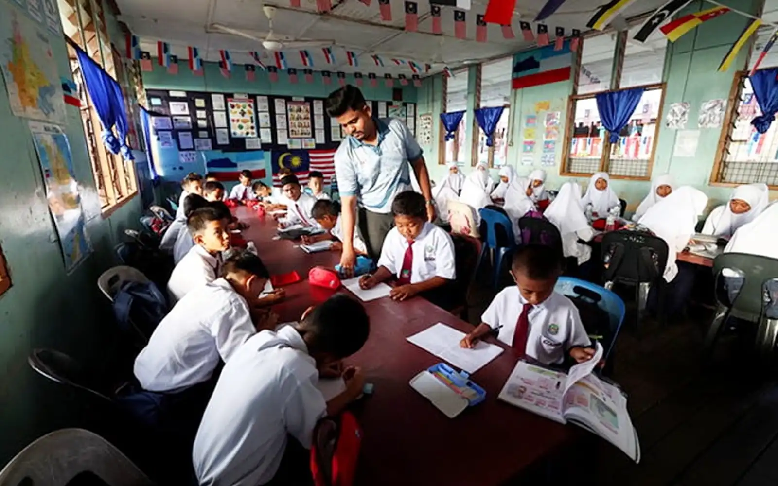 Review 25km ‘straight-line’ travel allowance for Sabah teachers, says union