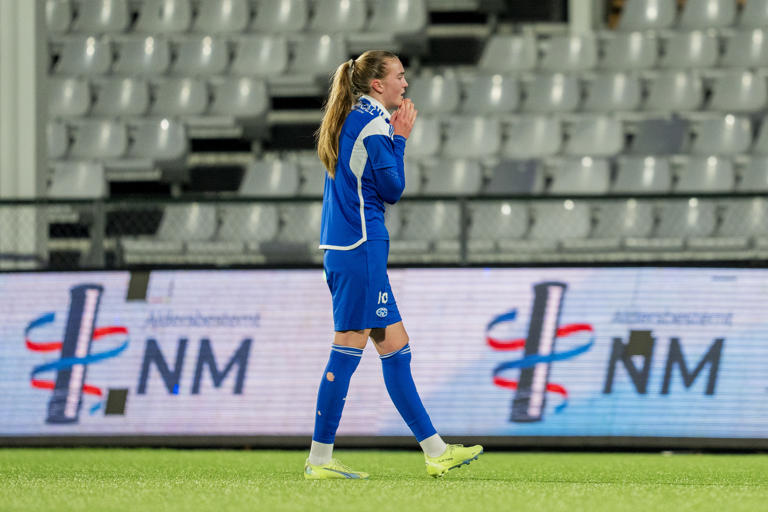 Norges J19-landslag vant med ti spillere – Ida Warvik scoret etter ...