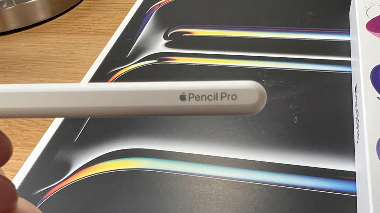 Apple Pencil vs Logitech Crayon: which should you choose?