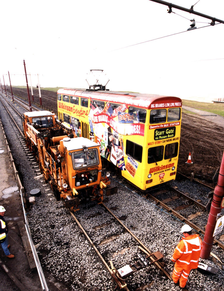 31 nostalgic pictures of Blackpool trams in old times which evoke so ...