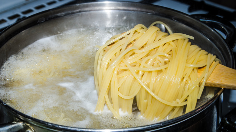 10 Mistakes An Expert Wants You To Avoid When Cooking Spaghetti