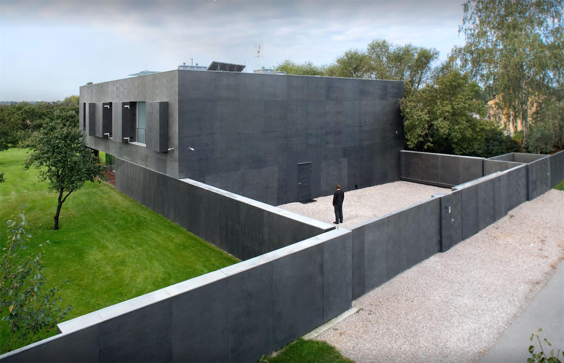 10 Of The World's Strongest Disaster-Proof Homes