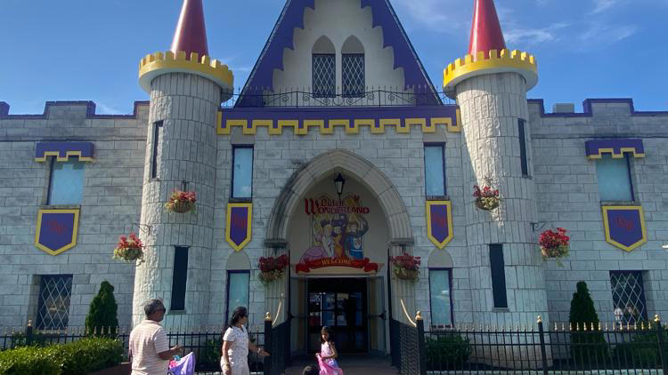 Dive shows and summer entertainment return to Dutch Wonderland on Friday