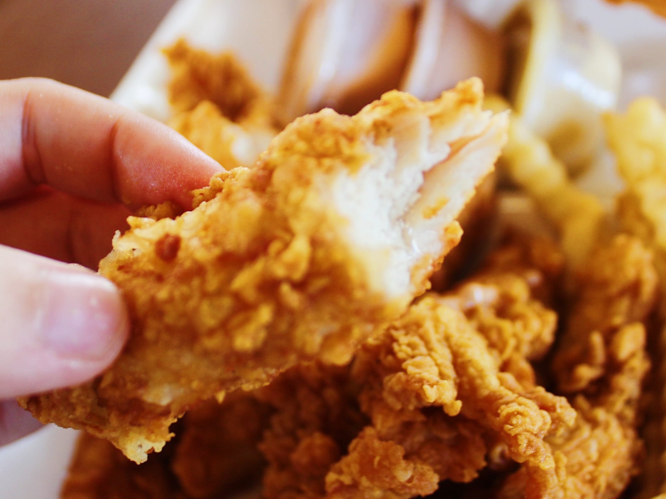 I ordered chicken tenders from 8 fast-food chains and ranked them from ...