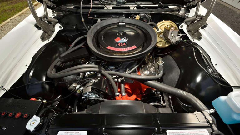 Here's How The Chevy 454 V8 Compares To Pontiac's 455 V8