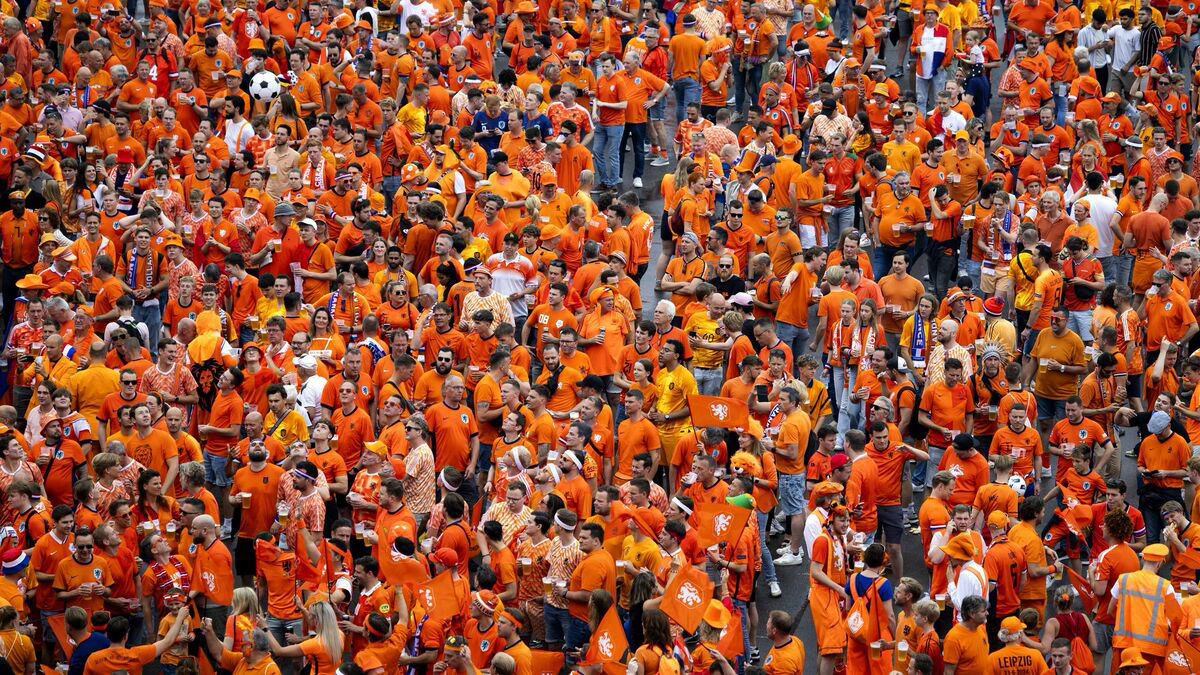 Pays-Bas - France : les impressionnantes images des supporters Oranje à ... Pays-Bas - France : les impressionnantes images des supporters Oranje à ...