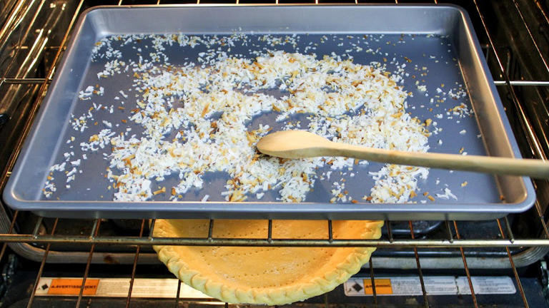 Simply Delicious, This Is The Classic Old-fashioned Coconut Cream Pie ...