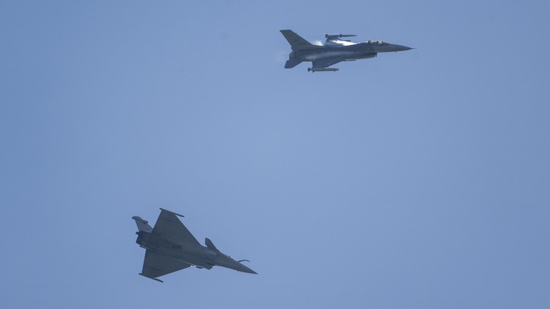 How Fighter Jets Defy Gravity: The Science Behind Their Aerodynamics ...