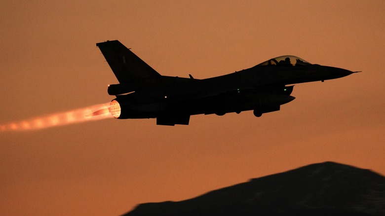 How Fighter Jets Defy Gravity: The Science Behind Their Aerodynamics ...