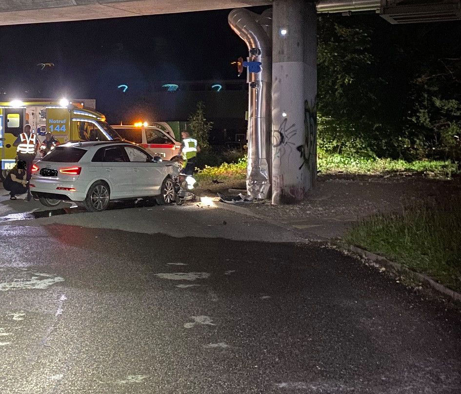Alkoholisierter Fahrer demoliert seinen Audi Alkoholisierter Fahrer demoliert seinen Audi