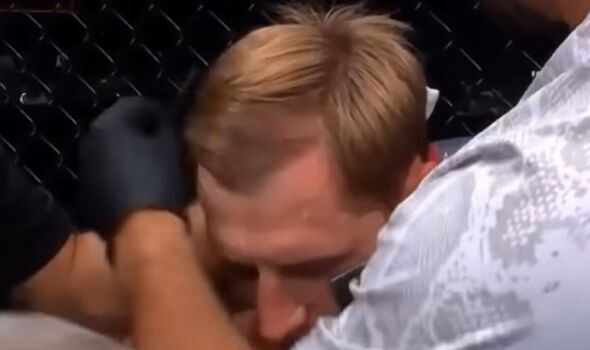 Alex Volkov leaves UFC fans bemused by getting hair combed between rounds Alex Volkov leaves UFC fans bemused by getting hair combed between rounds