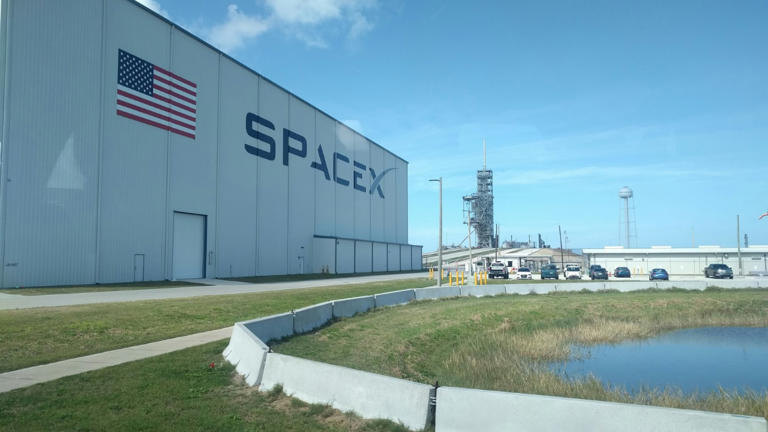 Elon Musk-Owned SpaceX Reveals Backpack-Sized Satellite Internet ... Elon Musk-Owned SpaceX Reveals Backpack-Sized Satellite Internet ...