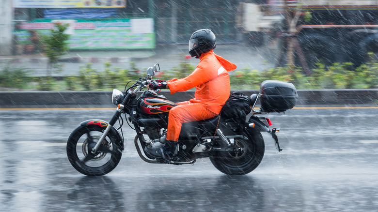 5 Things To Keep In Mind When Choosing Motorcycle Rain Gear