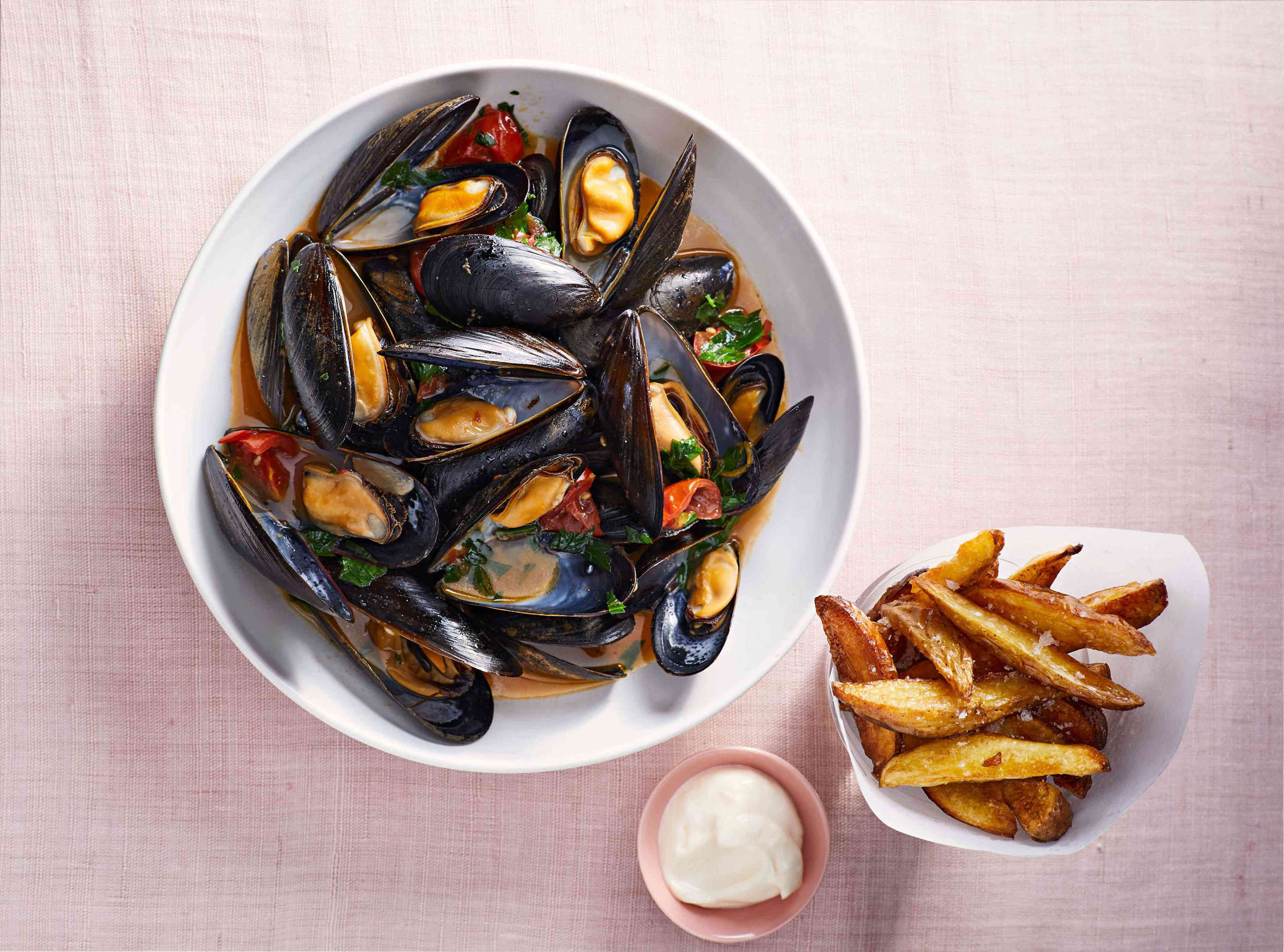 How to Eat Mussels the Right Way, According to Seafood Pros
