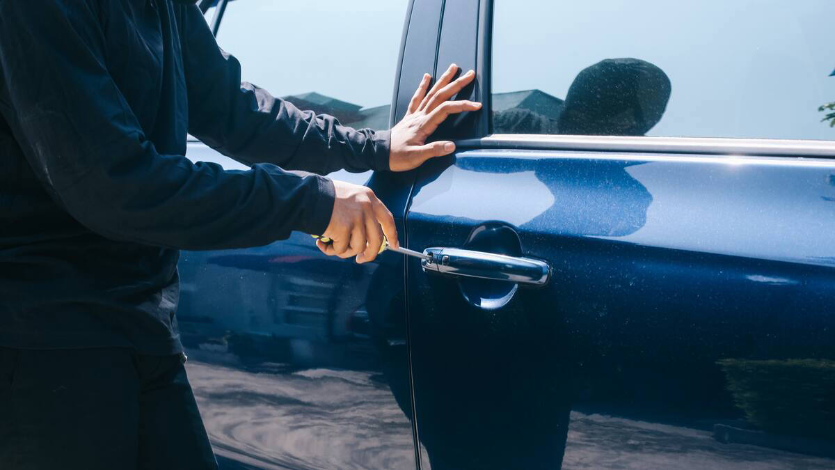 Ils s'attaquaient surtout aux voitures: Deux voleurs se font pincer à ... Ils s'attaquaient surtout aux voitures: Deux voleurs se font pincer à ...