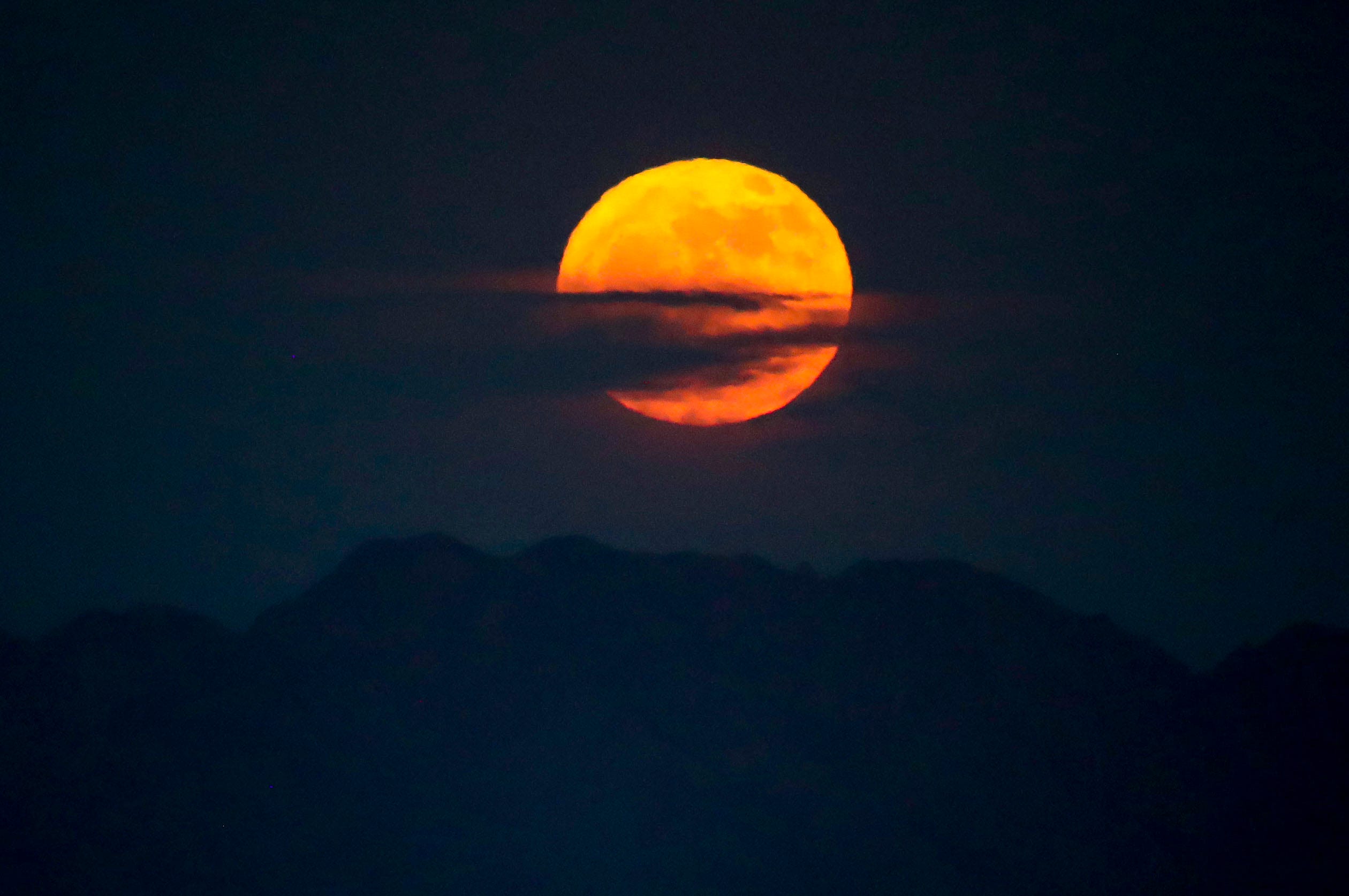 Is there a full moon today? The strawberry moon will hang low in the ...