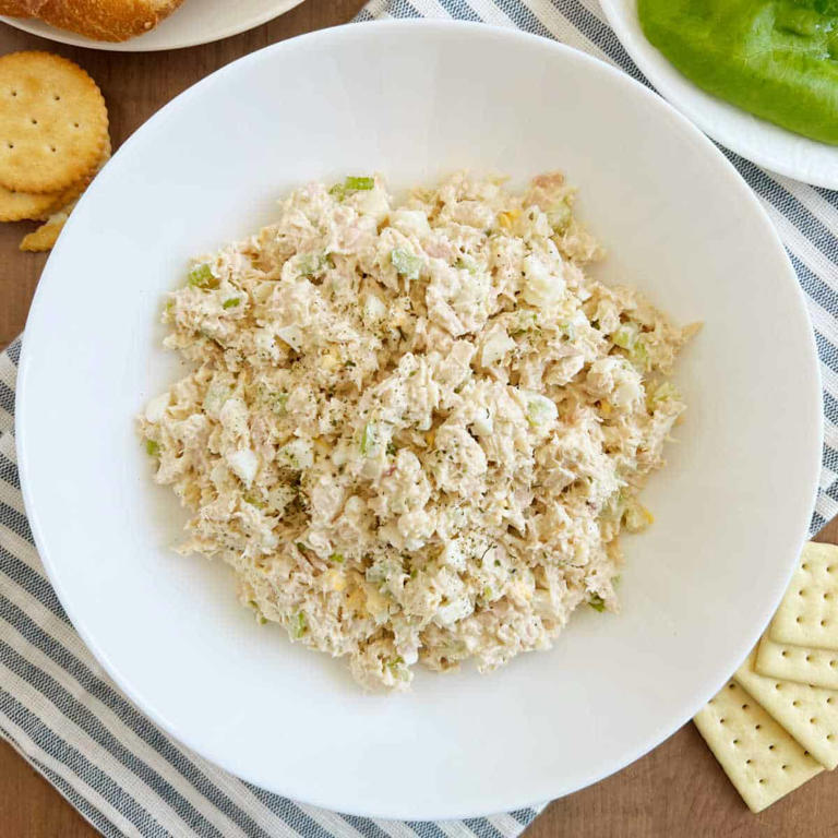 Mom's Easy Tuna Salad Recipe with Egg