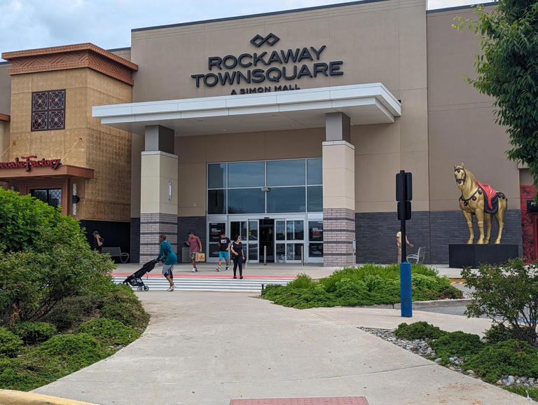 NJ mall owners predict consumer spending rebound, despite turbulence NJ mall owners predict consumer spending rebound, despite turbulence