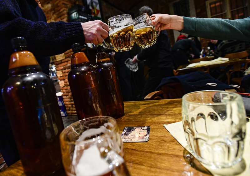 ČSÚ: Češi jedli loni více masa či sýrů, spotřeba alkoholu meziročně klesla