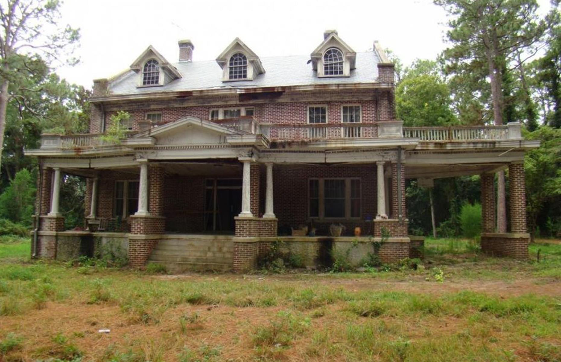 Meet The Couple Who Transformed A Dilapidated Mansion Into A Beautiful ...