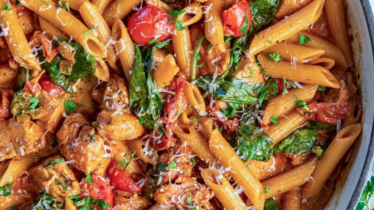 18 Decadent Creamy Pasta Recipes for a Cozy Night In