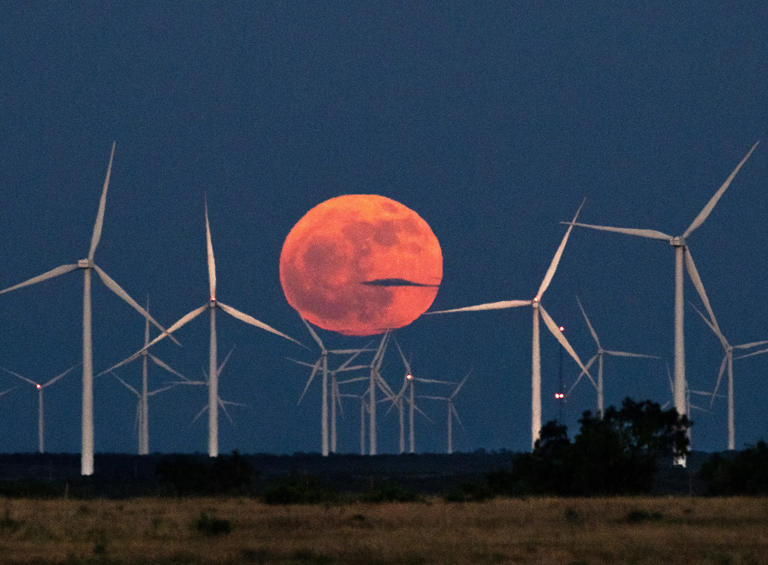 When every full moon shines in 2025. Dates, times for MS and the ...