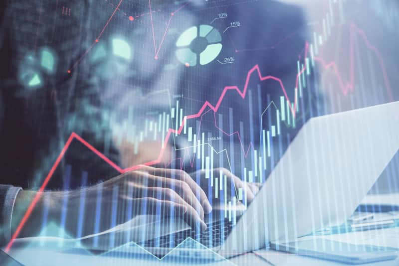 IBEX 35 retrocede un 0.6% a pesar de la recuperación en jornadas anteriores IBEX 35 retrocede un 0.6% a pesar de la recuperación en jornadas anteriores
