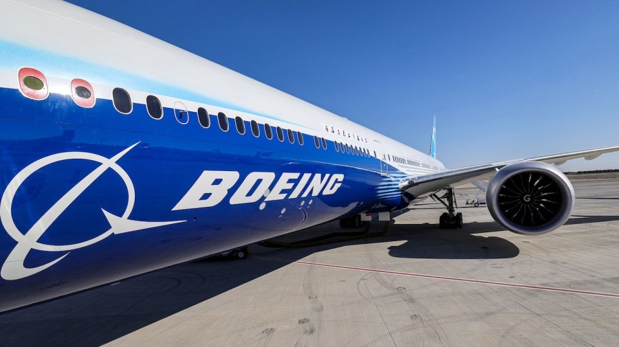 Alaska Airlines pilot sues Boeing for $10 million, claims he was blamed ...
