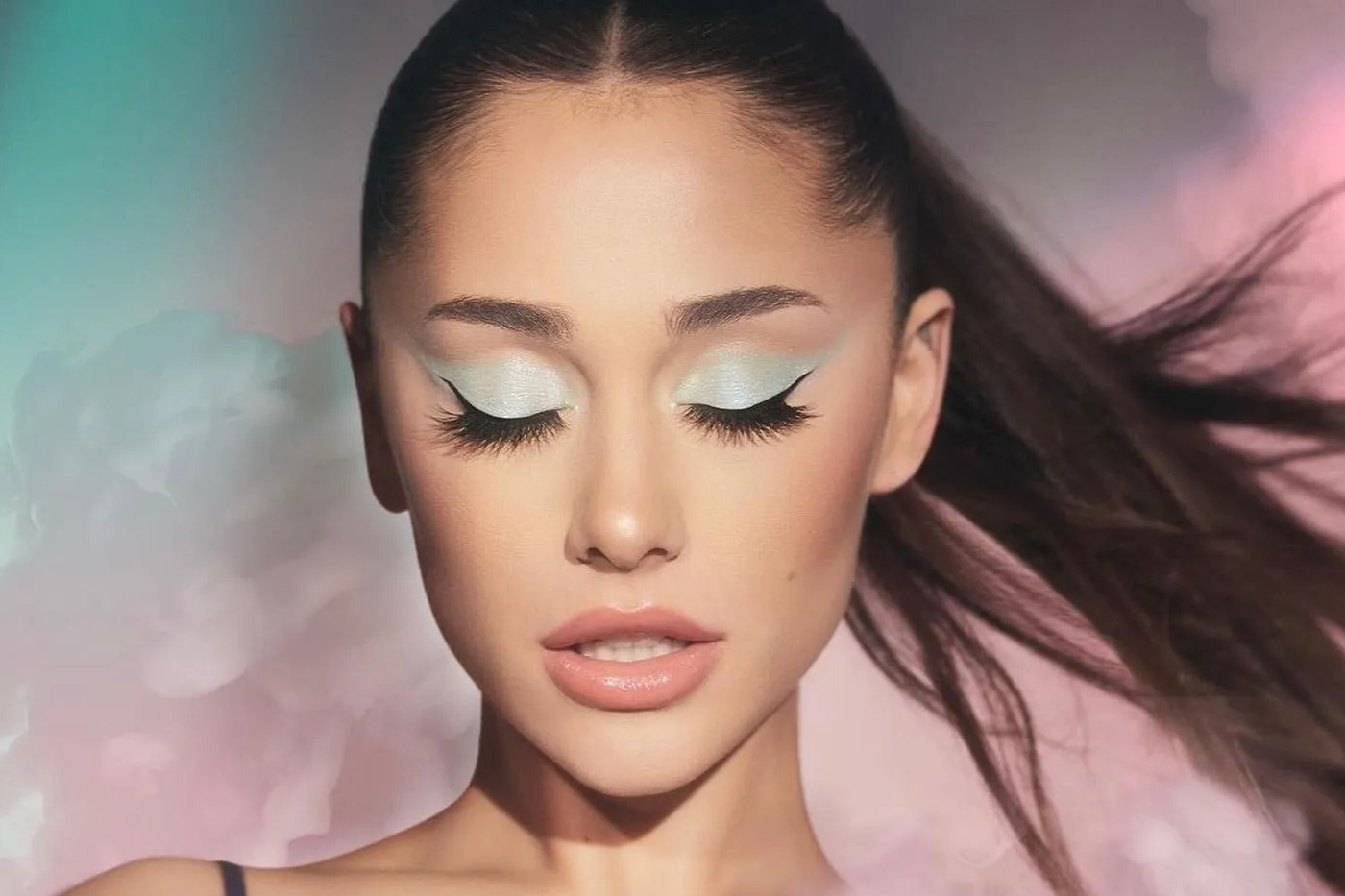 Τα μυστικά ομορφιάς της Ariana Grande, που σήμερα έχει γενέθλια
