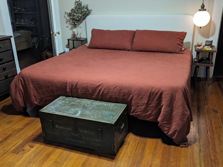 Thuma vs. Silk & Snow bed frame: We put the 2 most popular easy ...