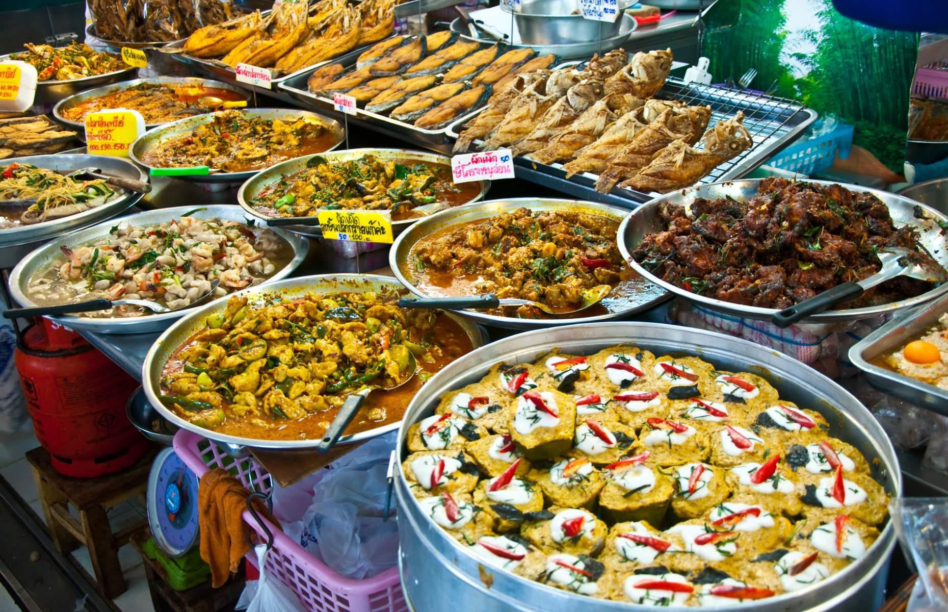 30 Different Dining Customs From Around The Globe