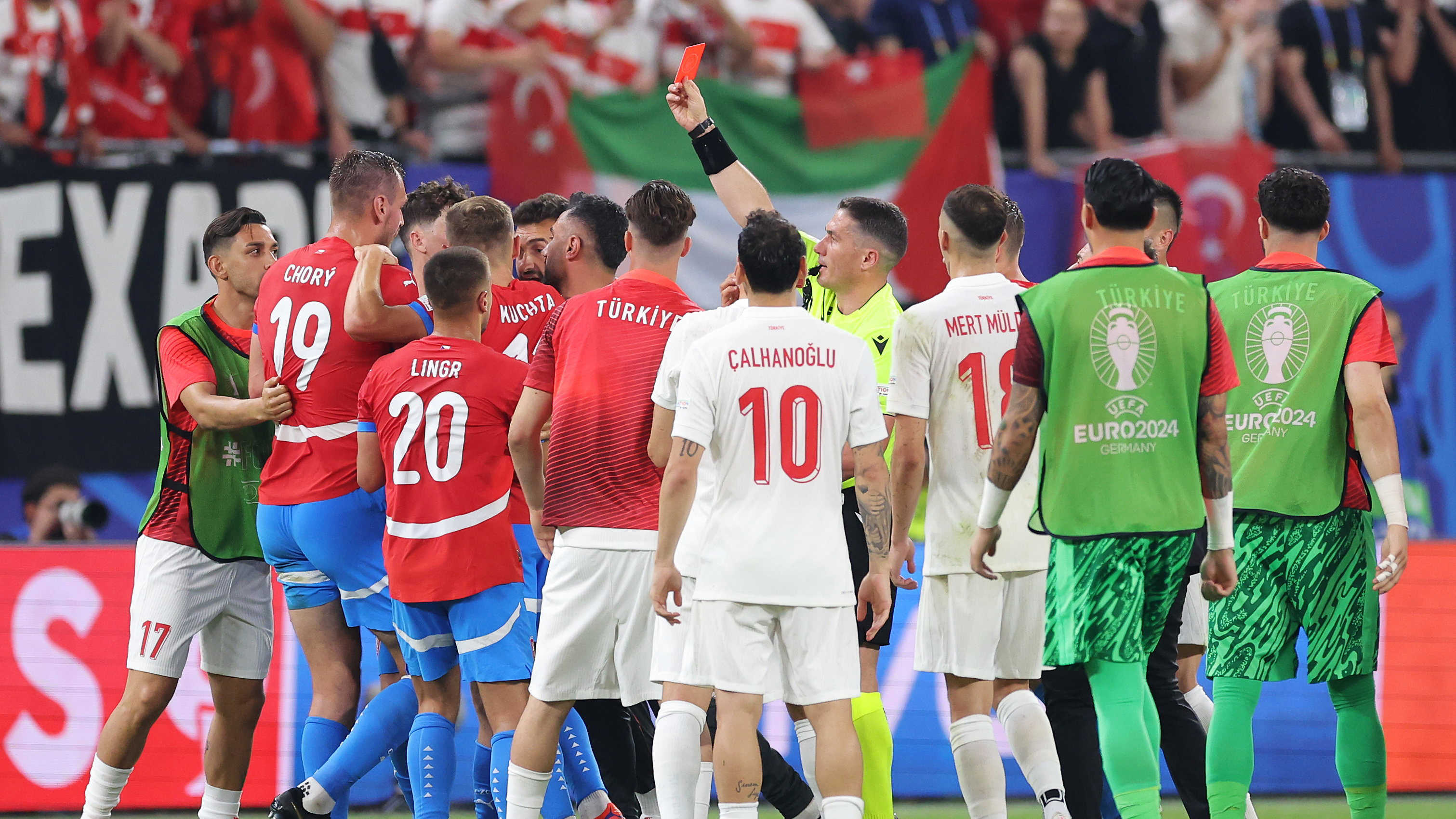 Absolutny rekord Euro! Żenujący spektakl na koniec fazy grupowej Absolutny rekord Euro! Żenujący spektakl na koniec fazy grupowej