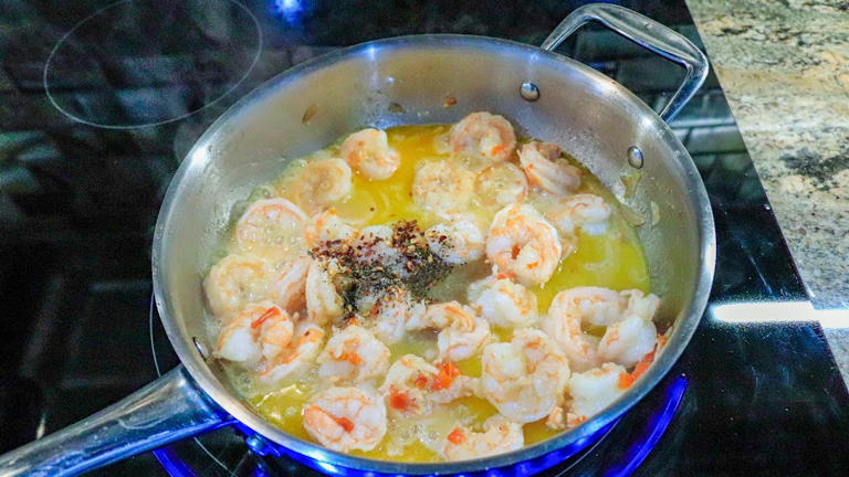 Want An Impressive Dinner That Takes No Time To Make? Shrimp In Buttery ...