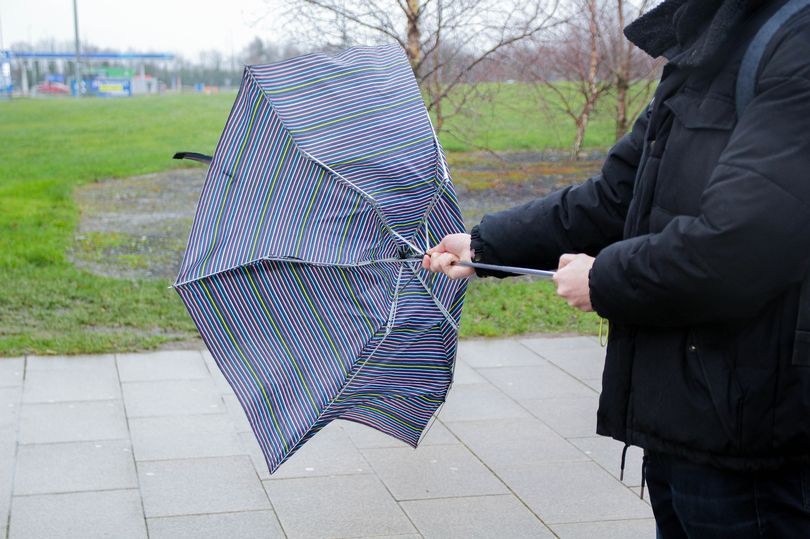 New weather warning issued for six counties as 'very strong winds' set ...