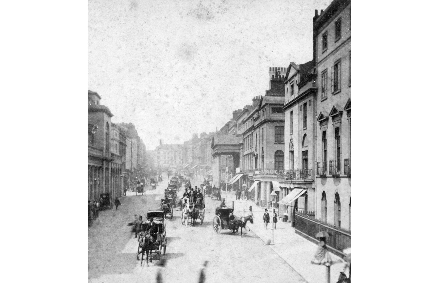 See what life was like in Victorian London through vintage photos