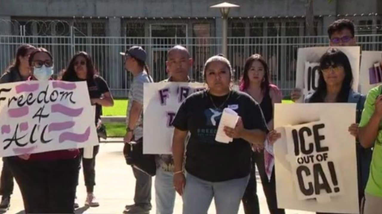 Immigration activists call on OC sheriff to cut ties with ICE Immigration activists call on OC sheriff to cut ties with ICE