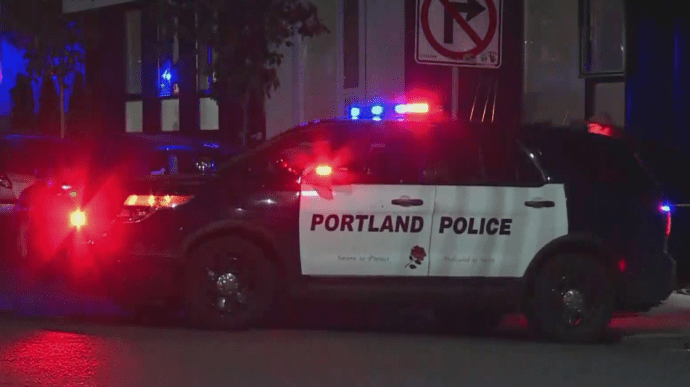 Woman accused of DUII after overnight Southeast Portland crash